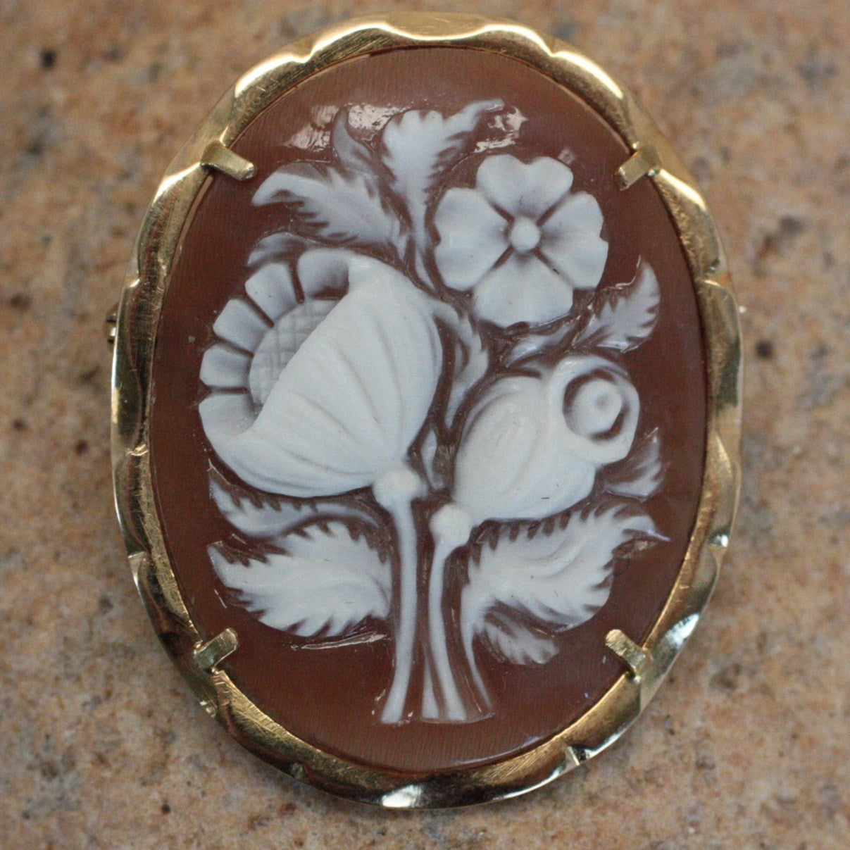 Circa 1950 18K Flower Cameo – Pippin Vintage Jewelry