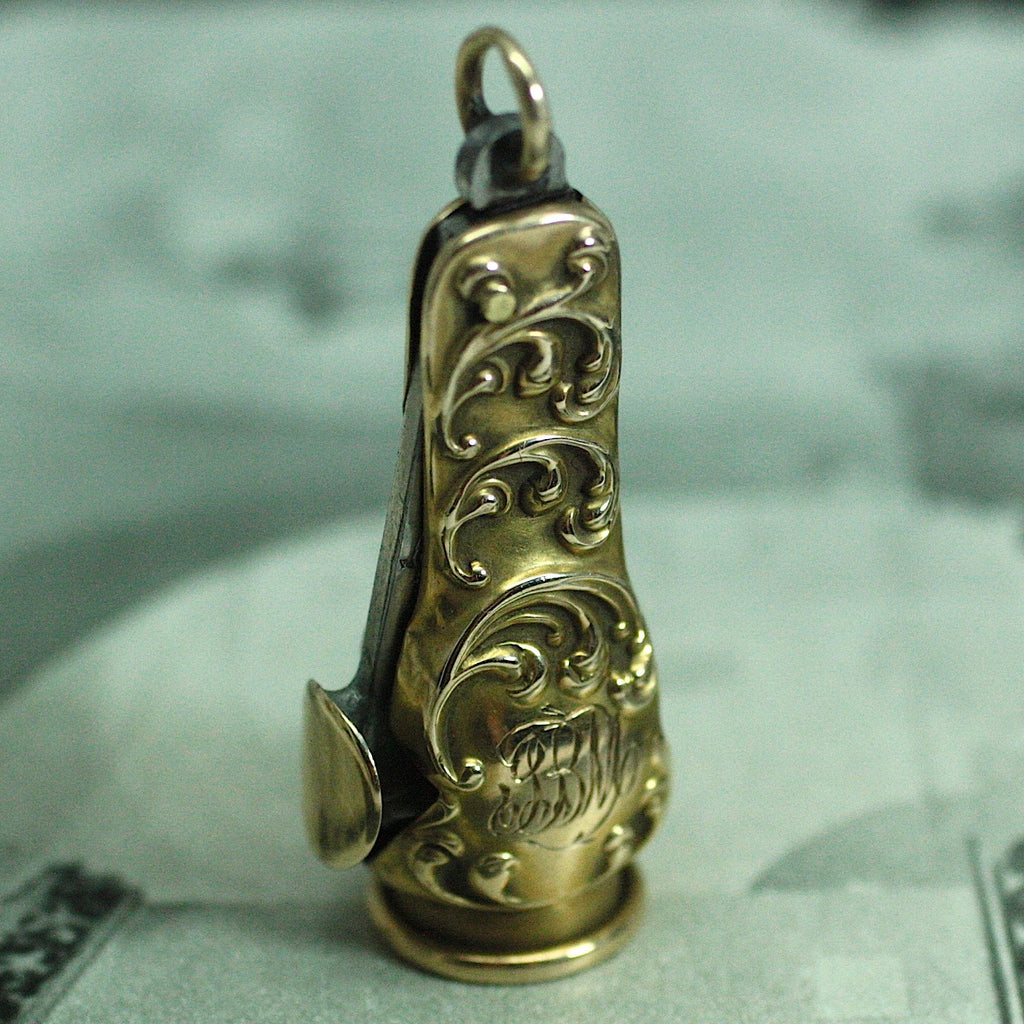 Circa 1900 14K Repoussé Cigar Cutter – Pippin Vintage Jewelry